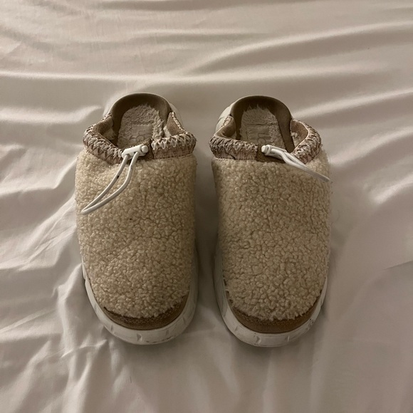 UGG | Shoes | Ugg Sherpa Platform Slipper Shoes | Poshmark